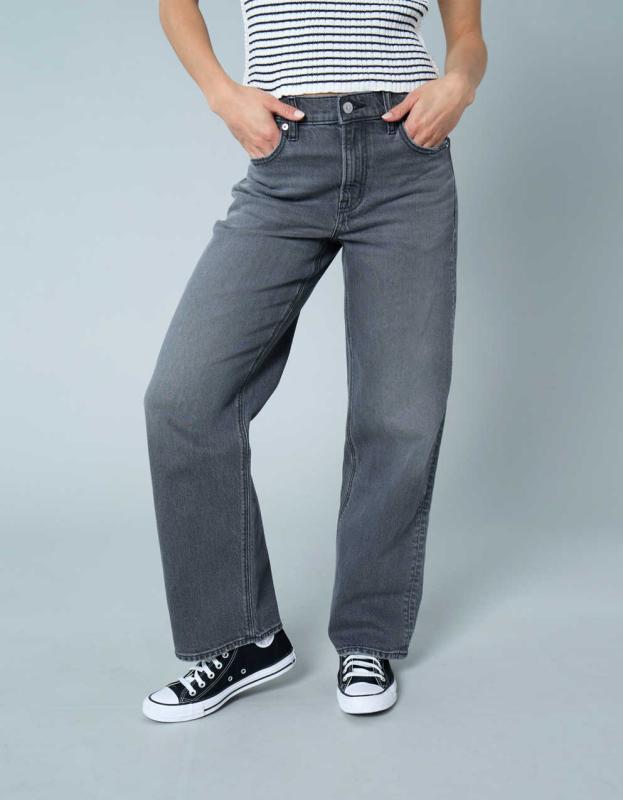 Women's Jeans: Baggy, Flare, Mom, Bootcut & More | American Eagle Singapore