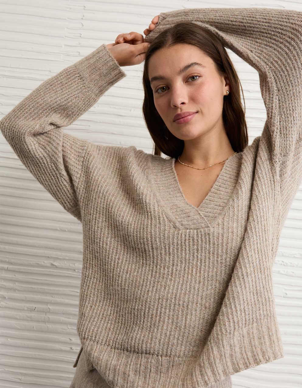 AE Whoa So Soft Oversized V-Neck Sweater | American Eagle Deutschland ...