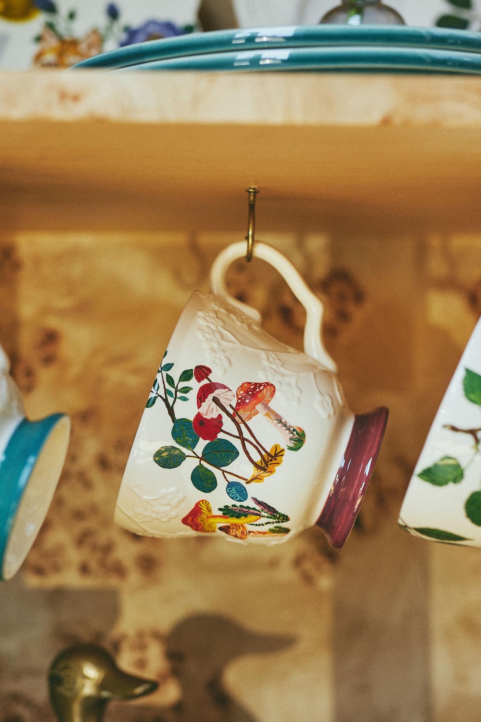 나탈리 레테 마레 스톤웨어 머그 앤트로폴로지 한국 공식 스토어 유니크한 여성 패션 및 라이프스타일 편집샵 200개이상의 프리미엄 브랜드 여성 의류 액세서리 홈