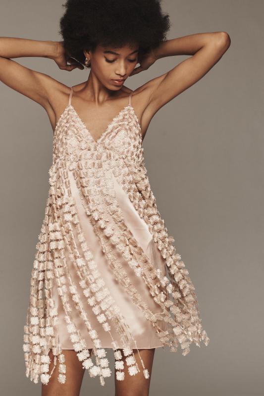 세일러 프린지 미니 슬립 드레스 앤트로폴로지 한국 공식 스토어 유니크한 여성 패션 및 라이프스타일 편집샵 200개이상의 프리미엄 브랜드 여성 의류 액세서리 홈