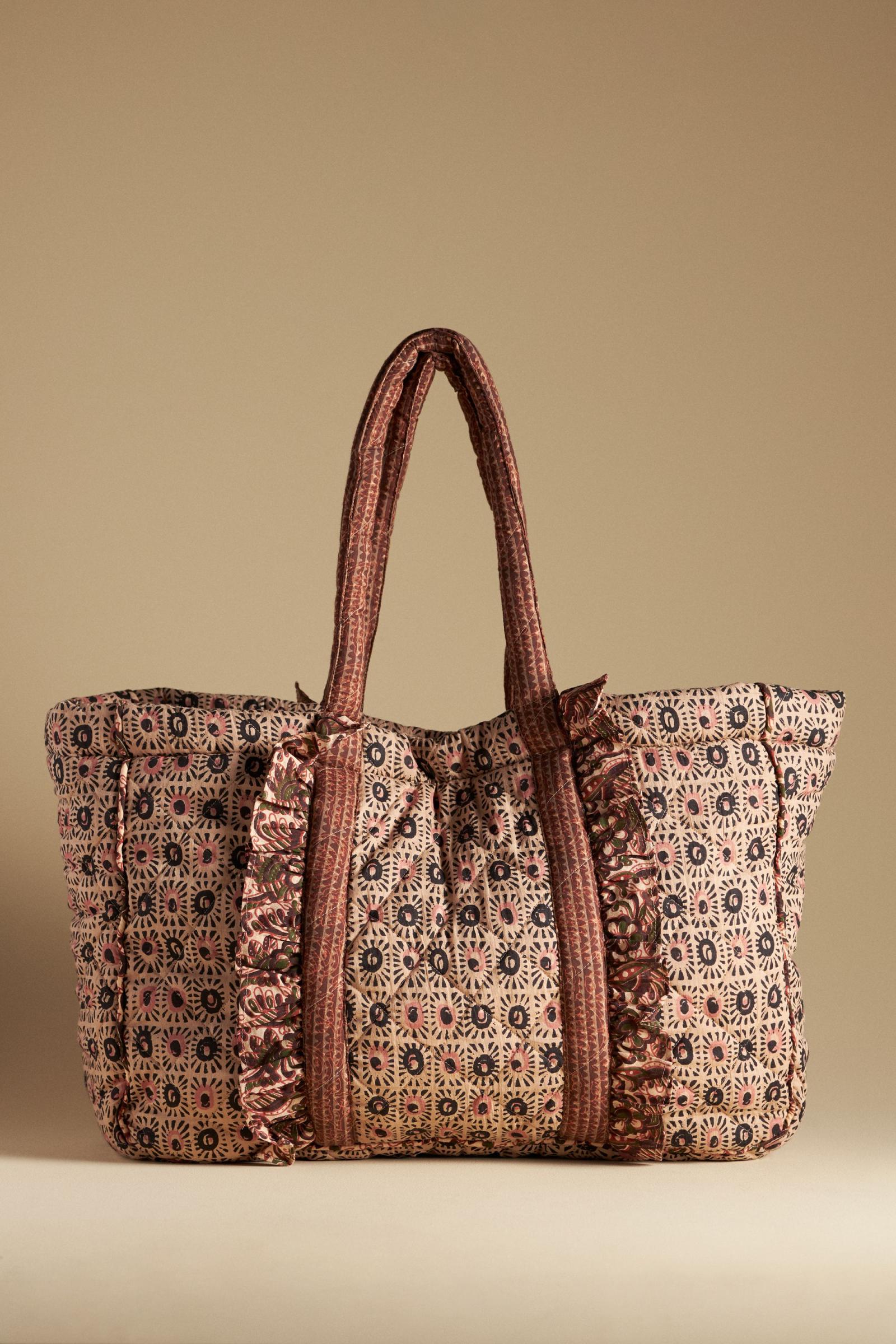 라니 퀼팅 러플 토트 앤트로폴로지 한국 공식 스토어 유니크한 여성 패션 및 라이프스타일 편집샵 200개이상의 프리미엄 브랜드 여성 의류 액세서리 홈 인테리어