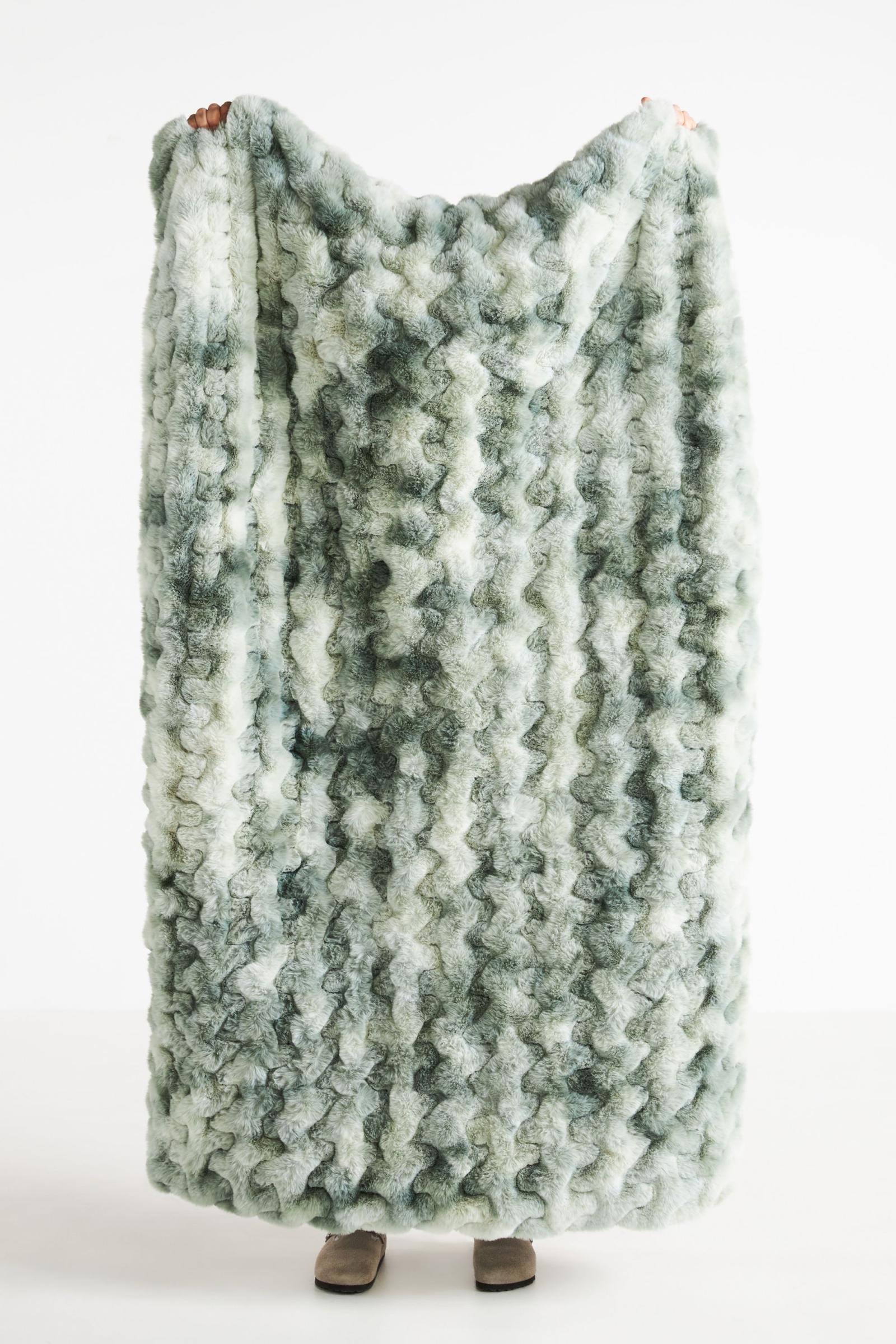 Luxe Faux Fur Throw Blanket | Anthropologie Hong Kong - Women's ...