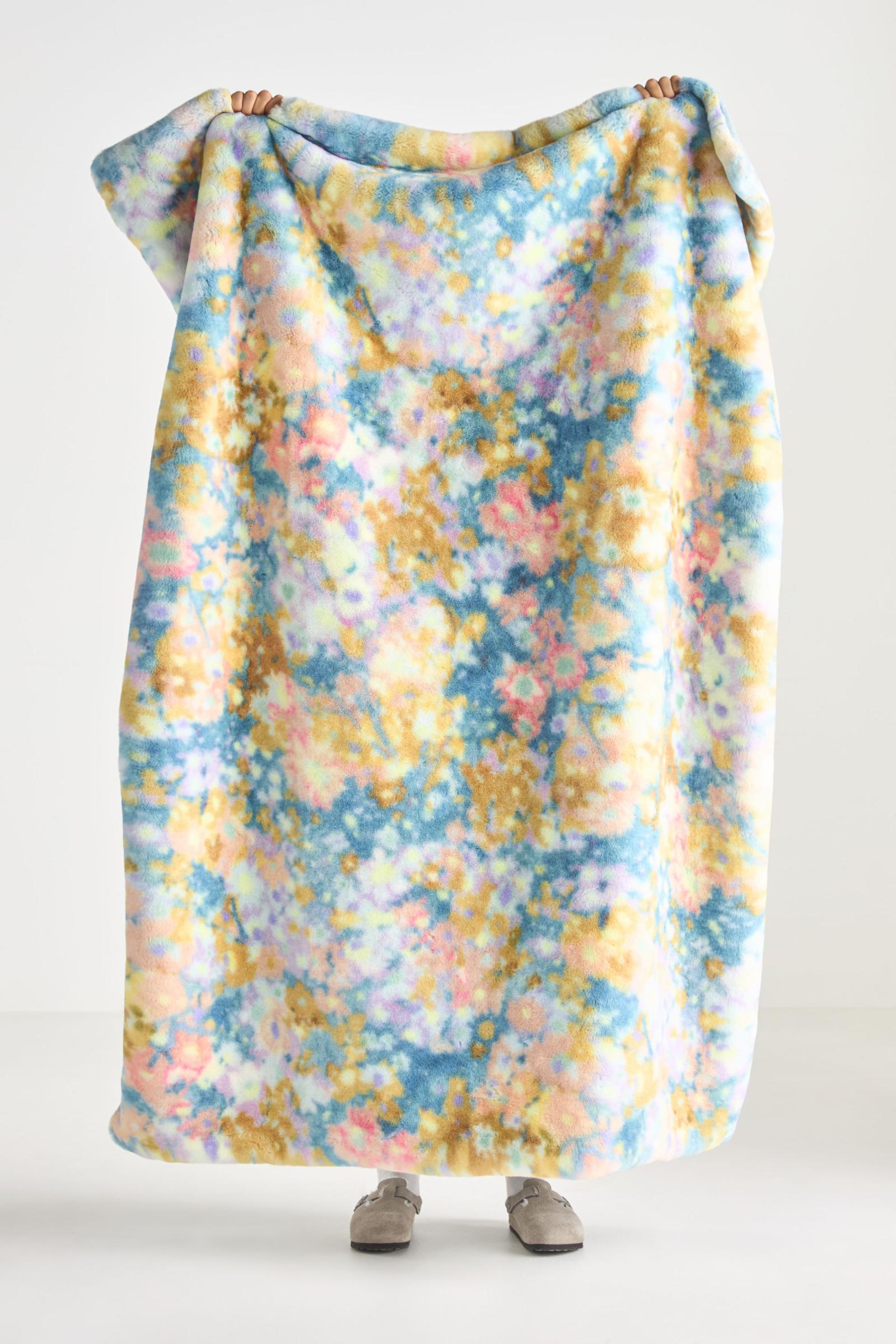 The Sophie Faux-Fur Throw Blanket: Printed Edition | Anthropologie Hong ...