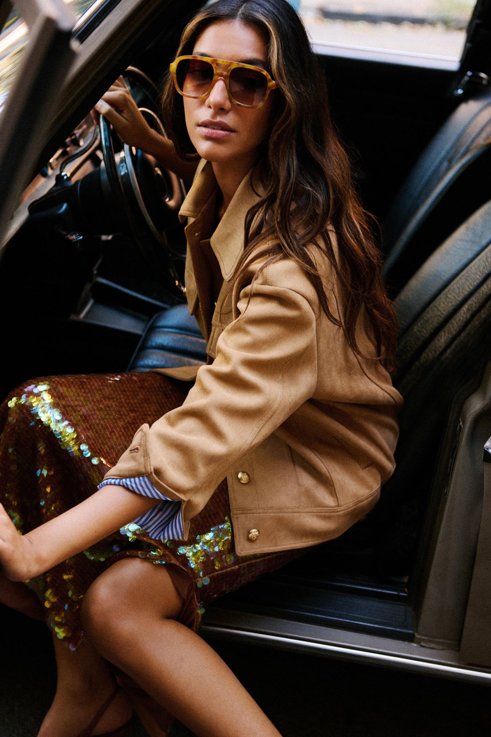 메이브 인조 스웨이드 트러커 재킷 앤트로폴로지 한국 공식 스토어 유니크한 여성 패션 및 라이프스타일 편집샵 200개이상의 프리미엄 브랜드 여성 의류 액세서리 홈