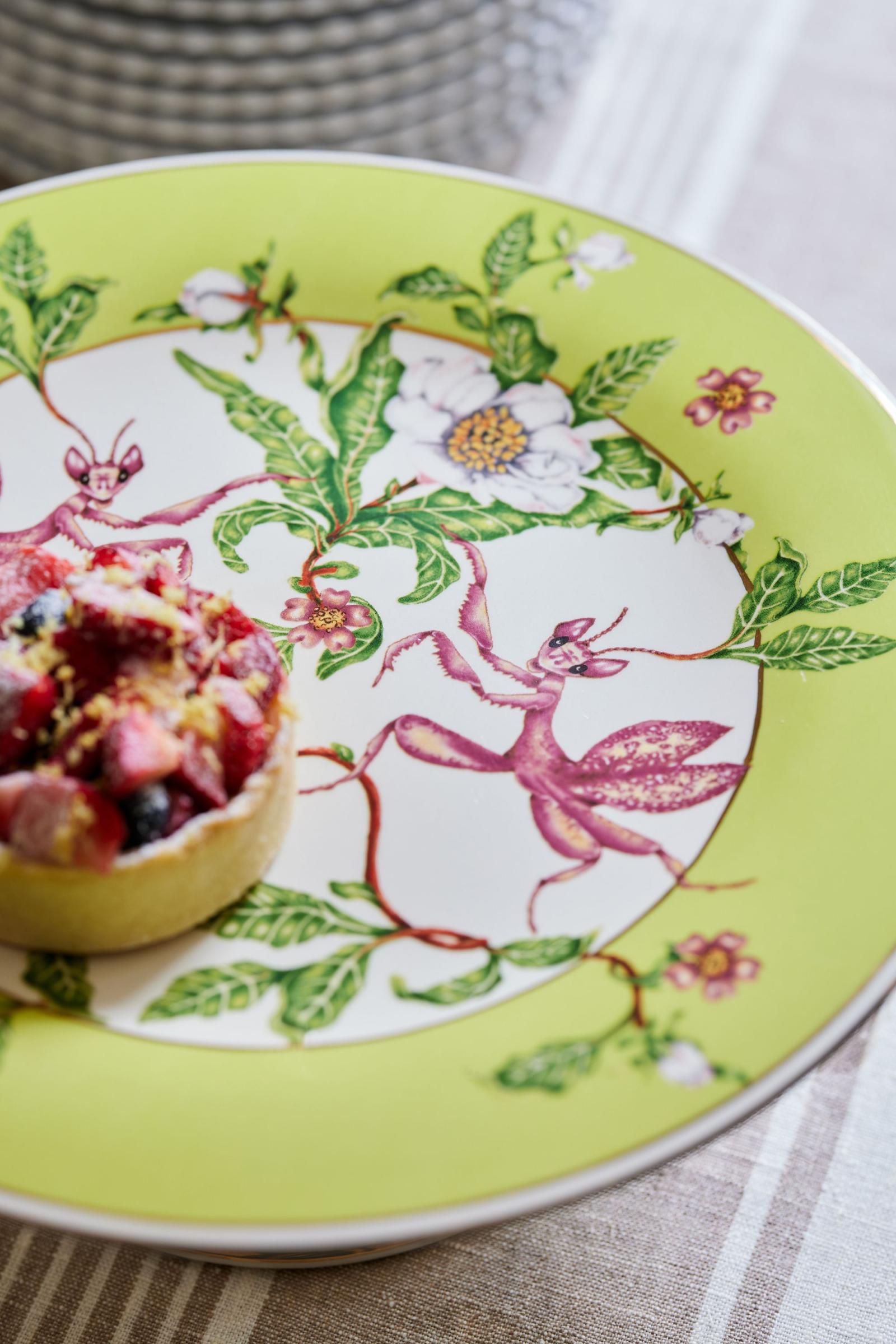 Lou Rota Mother Nature Cake Stand | Anthropologie Mexico - Women's ...