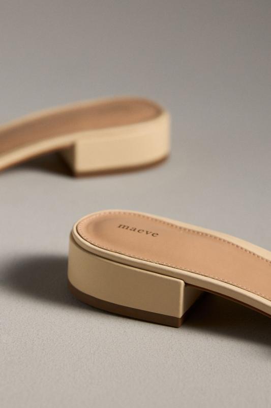 Maeve의 Coralie 뮬 슬라이드 샌들 앤트로폴로지 한국 공식 스토어 유니크한 여성 패션 및 라이프스타일 편집샵 200개이상의 프리미엄 브랜드 여성 의류