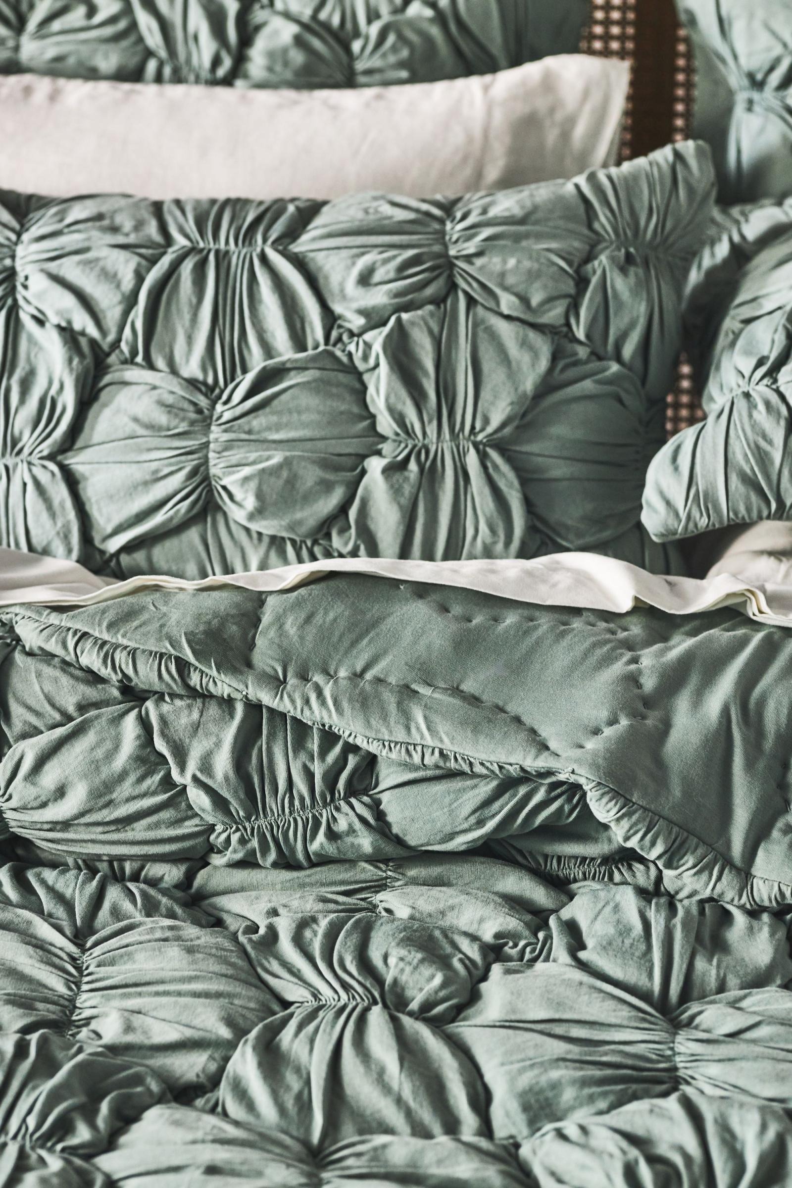 Constance Cotton Jersey Cloud Quilt | Anthropologie Japan - Women's ...