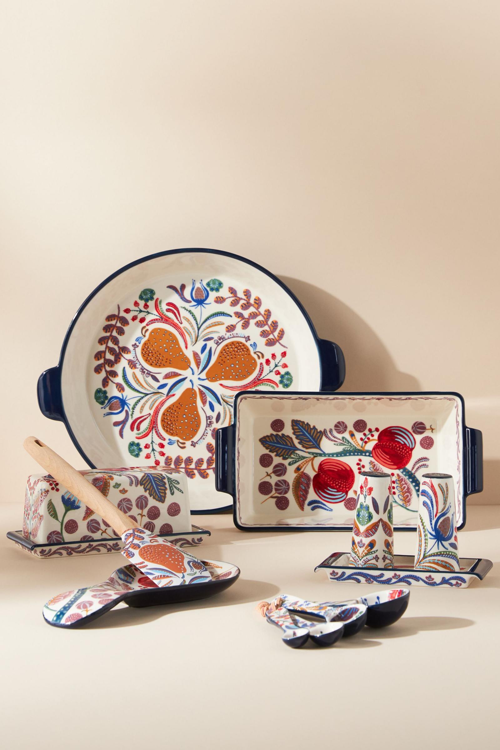 민속 소금 및 후추 통 앤트로폴로지 한국 공식 스토어 유니크한 여성 패션 및 라이프스타일 편집샵 200개이상의 프리미엄 브랜드 여성 의류 액세서리 홈 인테리어