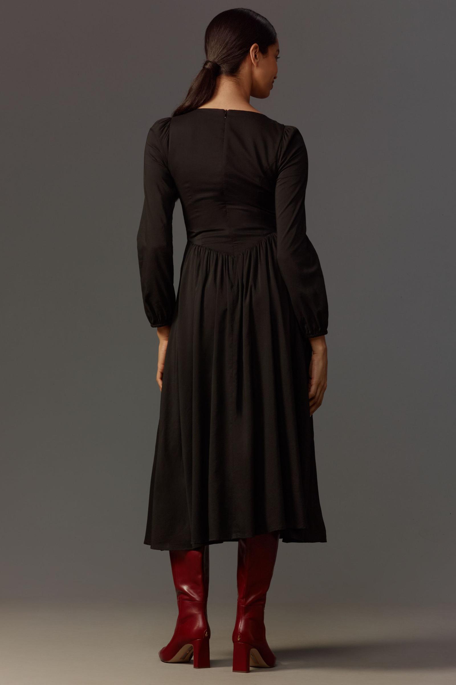 리포메이션 오리아 미디 드레스 앤트로폴로지 한국 공식 스토어 유니크한 여성 패션 및 라이프스타일 편집샵 200개이상의 프리미엄 브랜드 여성 의류 액세서리 홈