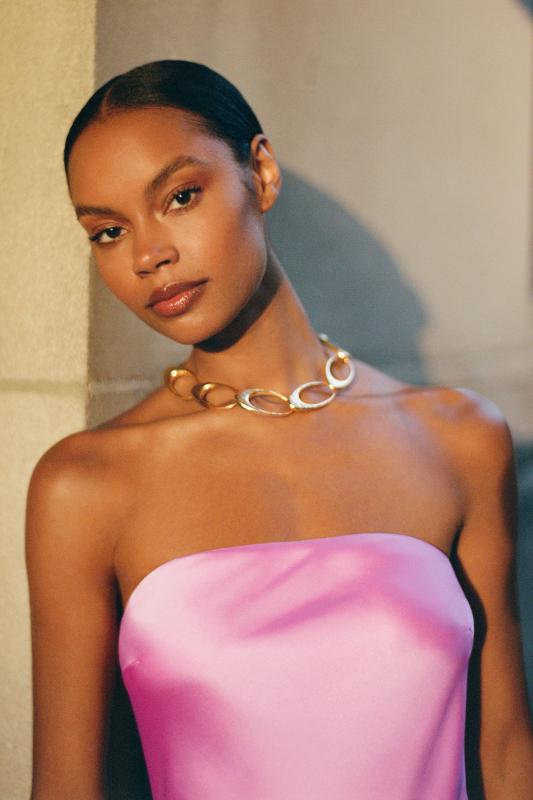 연결된 타원형 목걸이 앤트로폴로지 한국 공식 스토어 유니크한 여성 패션 및 라이프스타일 편집샵 200개이상의 프리미엄 브랜드 여성 의류 액세서리 홈 인테리어