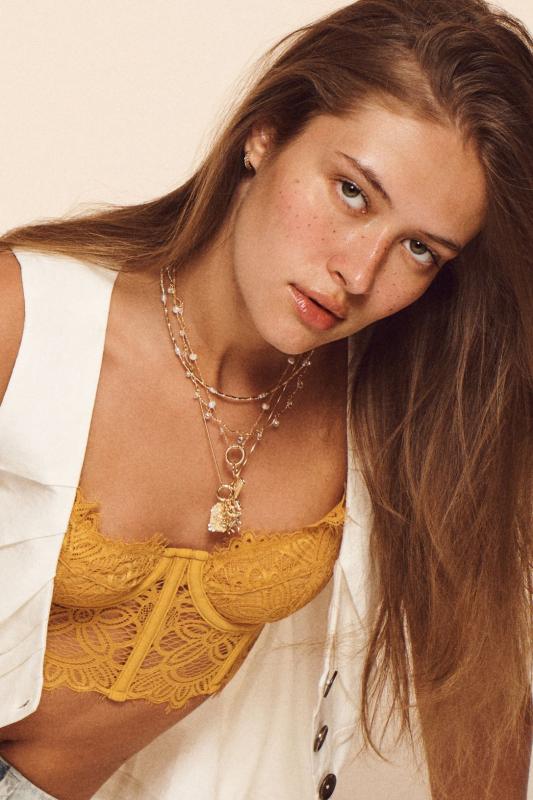 스페이스드 크리스털 테니스 네크리스 앤트로폴로지 한국 공식 스토어 유니크한 여성 패션 및 라이프스타일 편집샵 200개이상의 프리미엄 브랜드 여성 의류 액세서리