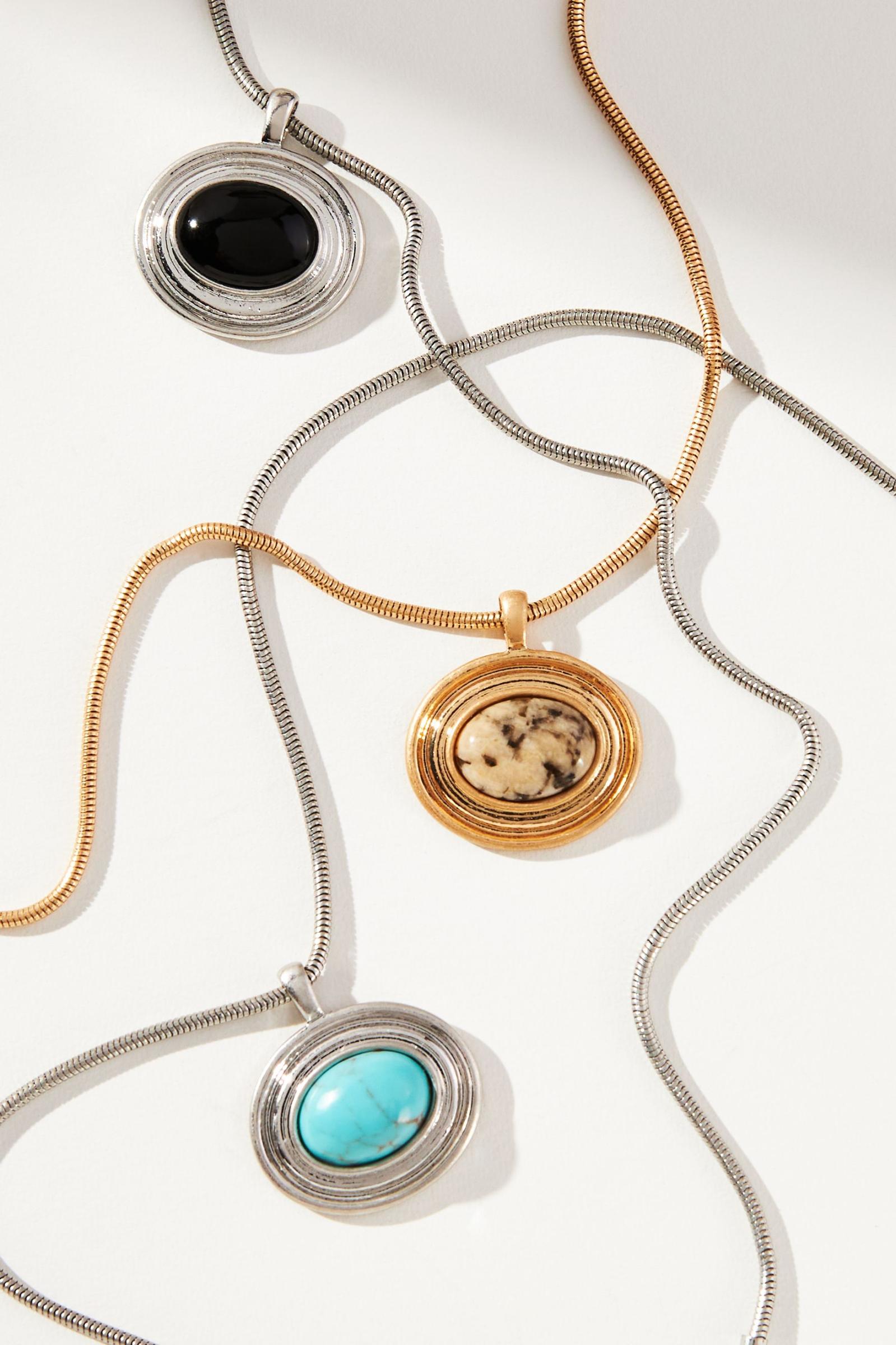 웨스턴 스톤 펜던트 목걸이 앤트로폴로지 한국 공식 스토어 유니크한 여성 패션 및 라이프스타일 편집샵 200개이상의 프리미엄 브랜드 여성 의류 액세서리 홈