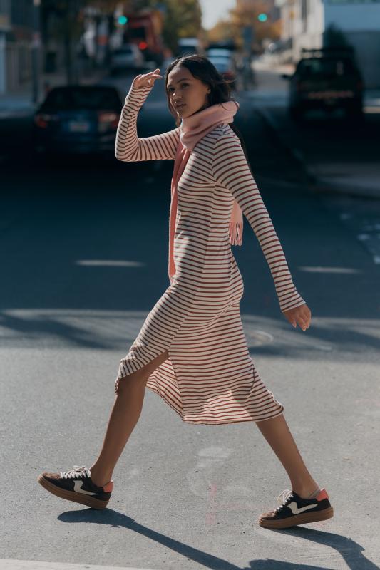 Electric & Rose Skyler Vestido Midi de punto elástico | Anthropologie ...