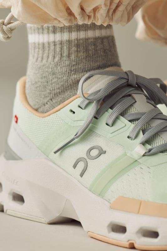 Cloudpulse 스니커즈에 앤트로폴로지 한국 공식 스토어 유니크한 여성 패션 및 라이프스타일 편집샵 200개이상의 프리미엄 브랜드 여성 의류 액세서리 홈