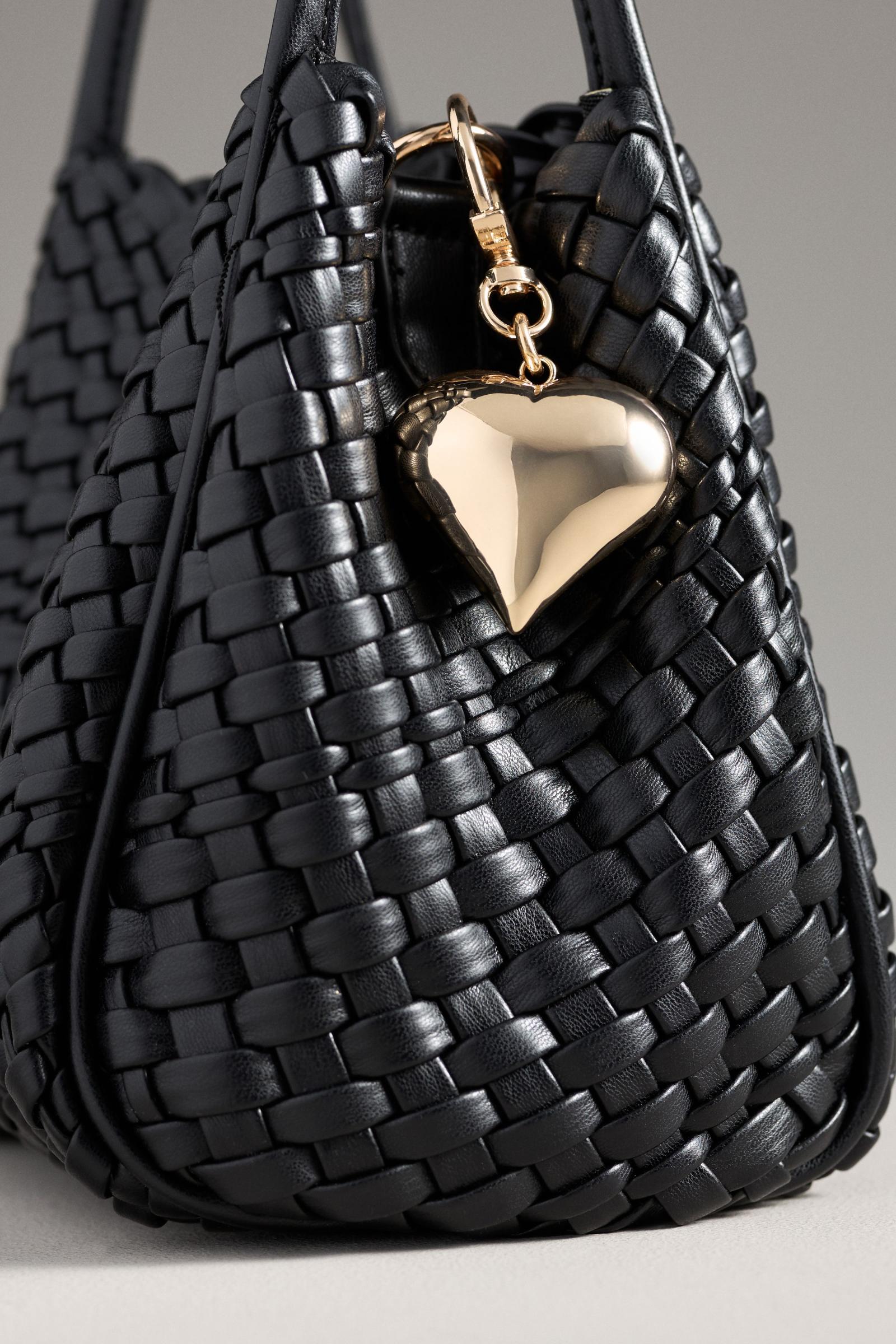 퍼피 하트 백 챠밍 앤트로폴로지 한국 공식 스토어 유니크한 여성 패션 및 라이프스타일 편집샵 200개이상의 프리미엄 브랜드 여성 의류 액세서리 홈 인테리어