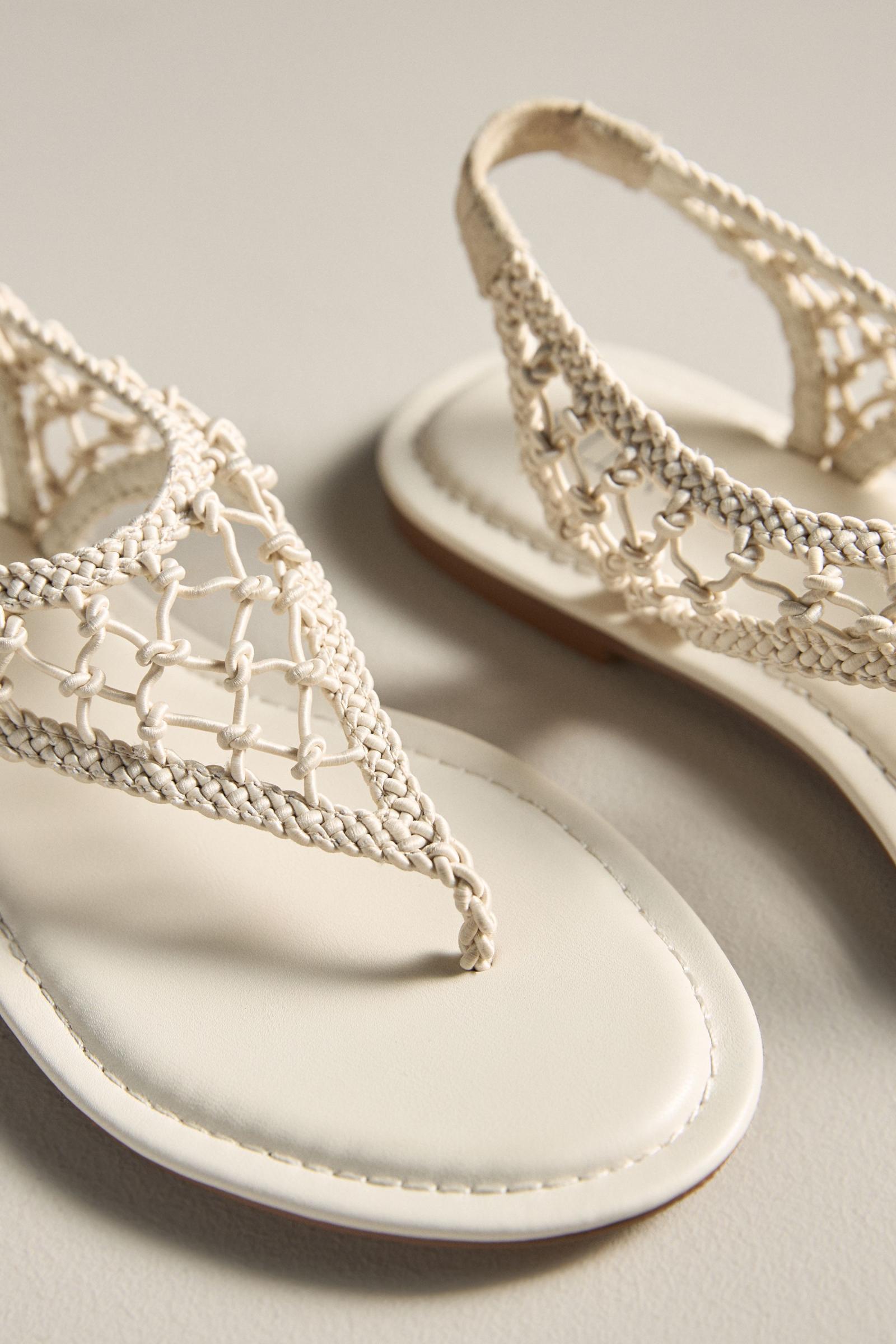 Silent D 크로셰 통 샌들 앤트로폴로지 한국 공식 스토어 유니크한 여성 패션 및 라이프스타일 편집샵 200개이상의 프리미엄 브랜드 여성 의류 액세서리 홈