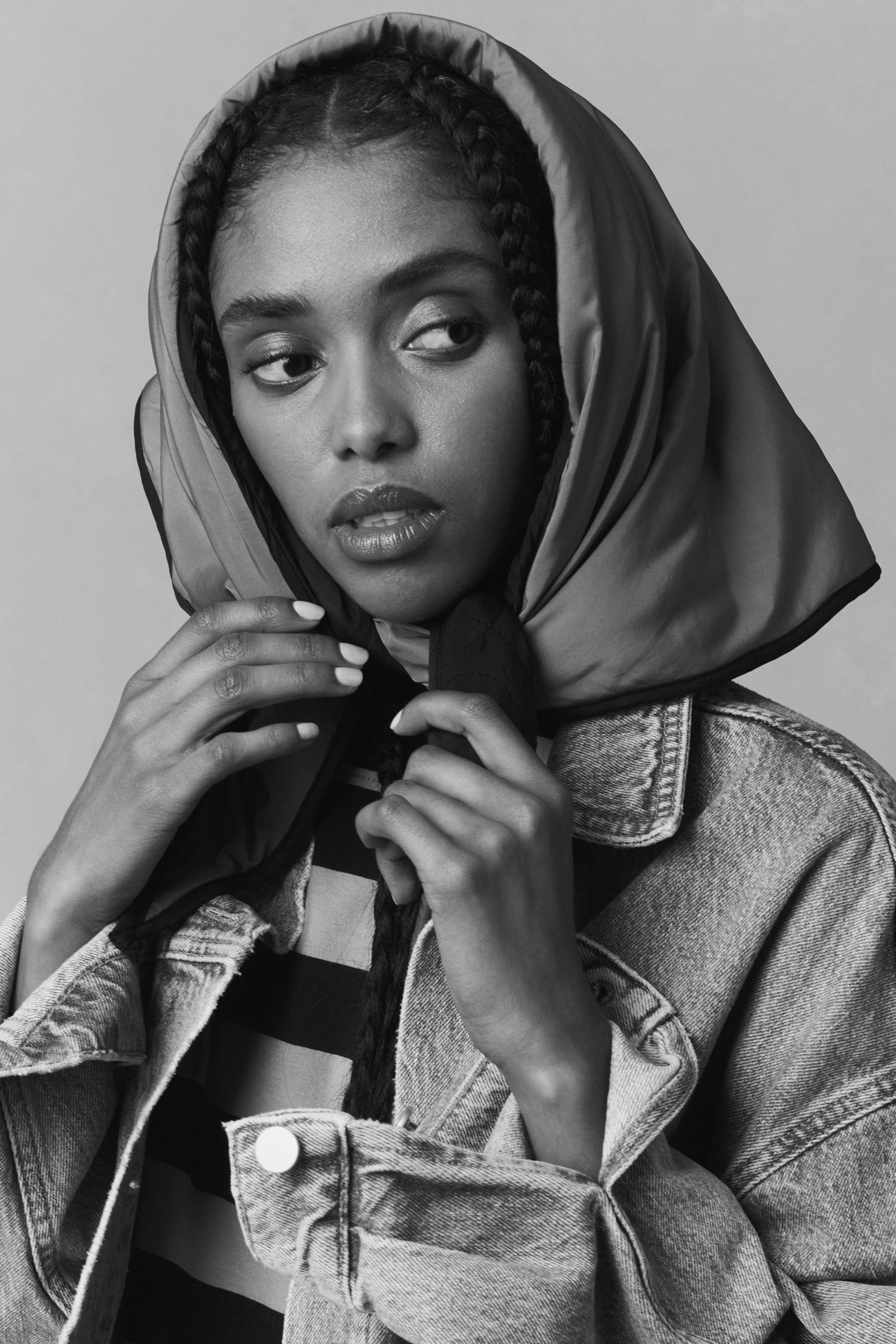 메이브 프레피 퍼퍼 트라이앵글 스카프 앤트로폴로지 한국 공식 스토어 유니크한 여성 패션 및 라이프스타일 편집샵 200개이상의 프리미엄 브랜드 여성 의류 액세서리