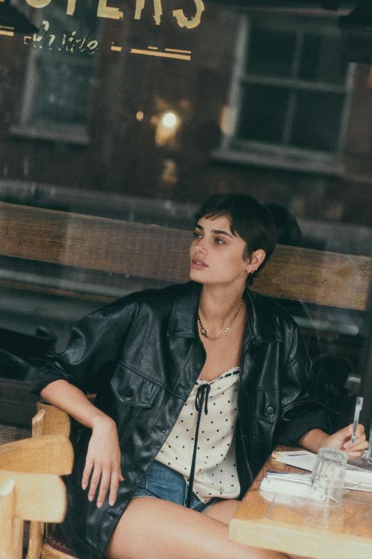 Maeve 퍼프 슬리브 새틴 블라우스 앤트로폴로지 한국 공식 스토어 유니크한 여성 패션 및 라이프스타일 편집샵 200개이상의 프리미엄 브랜드 여성 의류 액세서리