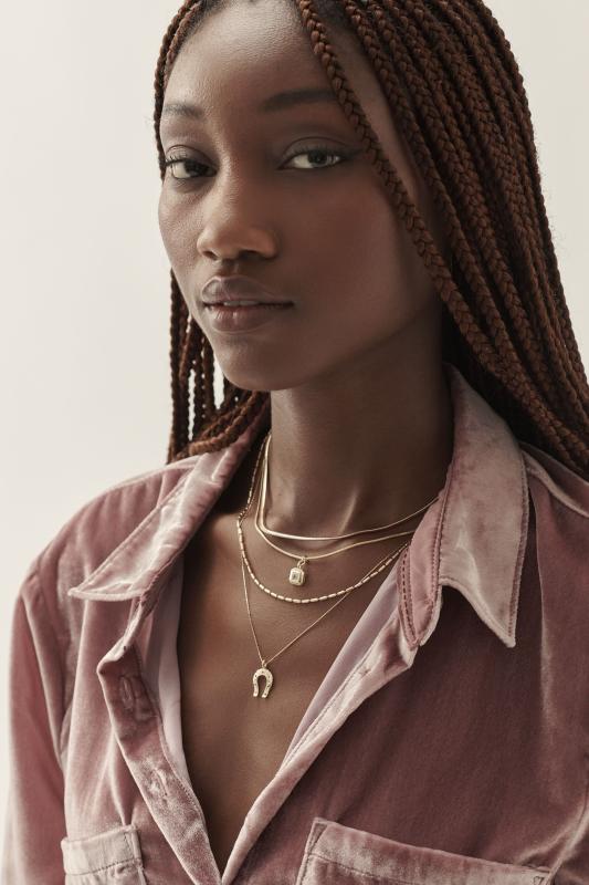 말굽 레이어드 네크리스 앤트로폴로지 한국 공식 스토어 유니크한 여성 패션 및 라이프스타일 편집샵 200개이상의 프리미엄 브랜드 여성 의류 액세서리 홈 인테리어