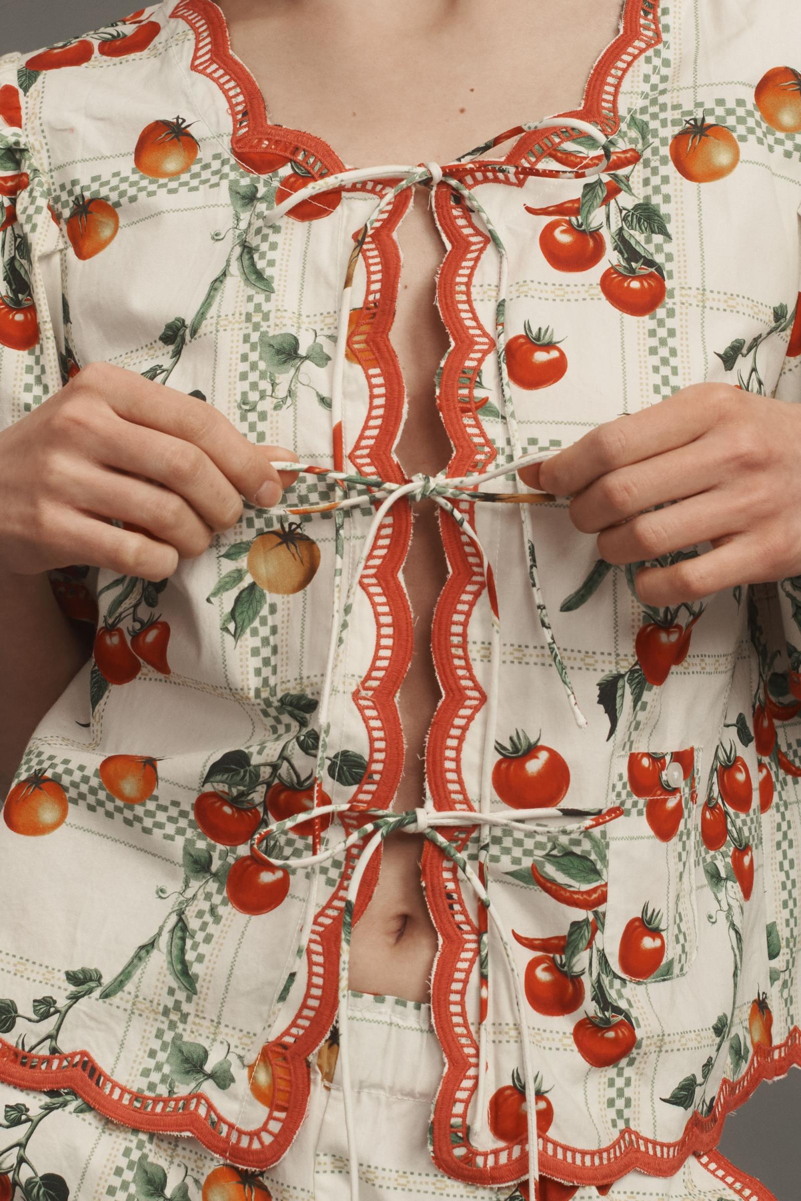 메이브 반팔 타이 프런트 블라우스 앤트로폴로지 한국 공식 스토어 유니크한 여성 패션 및 라이프스타일 편집샵 200개이상의 프리미엄 브랜드 여성 의류 액세서리 홈