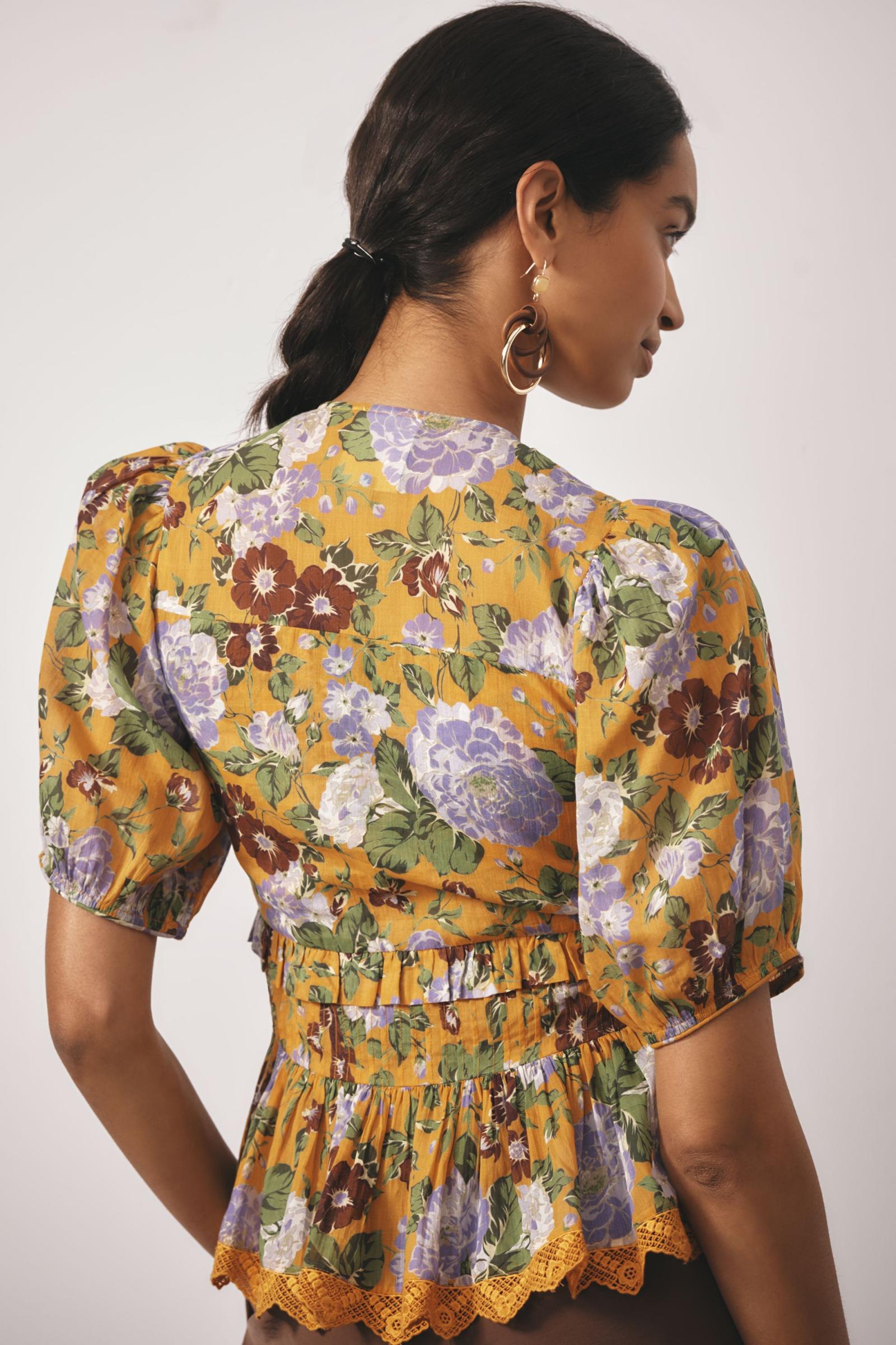 Farm Rio 플리츠 퍼프 슬리브 블라우스 앤트로폴로지 한국 공식 스토어 유니크한 여성 패션 및 라이프스타일 편집샵 200개이상의 프리미엄 브랜드 여성 의류