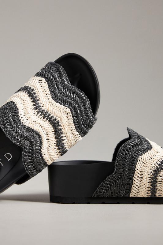 Silent D 플랫폼 라피아 샌들 앤트로폴로지 한국 공식 스토어 유니크한 여성 패션 및 라이프스타일 편집샵 200개이상의 프리미엄 브랜드 여성 의류 액세서리