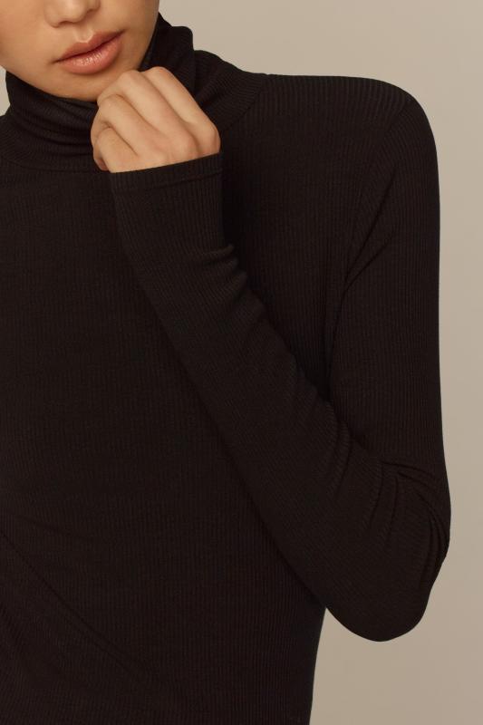 Paper Label 신시아 터틀넥 스웨터 앤트로폴로지 한국 공식 스토어 유니크한 여성 패션 및 라이프스타일 편집샵 200개이상의 프리미엄 브랜드 여성 의류