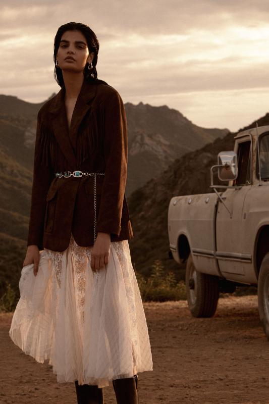 Blanknyc 인조 스웨이드 프린지 코트 앤트로폴로지 한국 공식 스토어 유니크한 여성 패션 및 라이프스타일 편집샵 200개이상의 프리미엄 브랜드 여성 의류