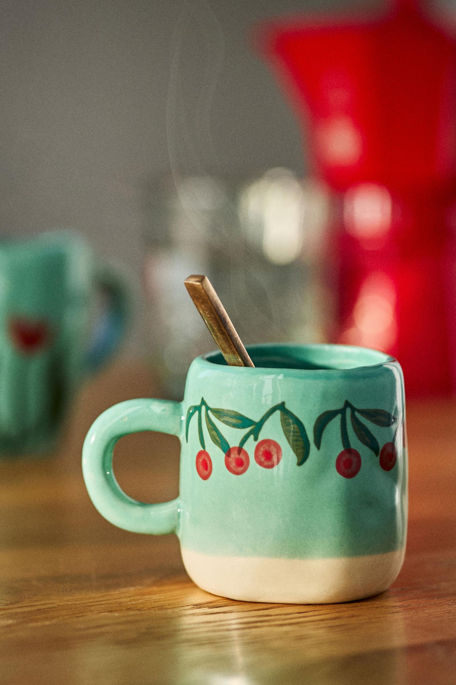 돌리 스몰 스톤웨어 에스프레소 컵 앤트로폴로지 한국 공식 스토어 유니크한 여성 패션 및 라이프스타일 편집샵 200개이상의 프리미엄 브랜드 여성 의류 액세서리 홈