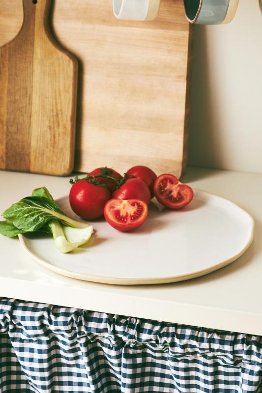 유약 차고 피어 플래터 앤트로폴로지 한국 공식 스토어 유니크한 여성 패션 및 라이프스타일 편집샵 200개이상의 프리미엄 브랜드 여성 의류 액세서리 홈 인테리어