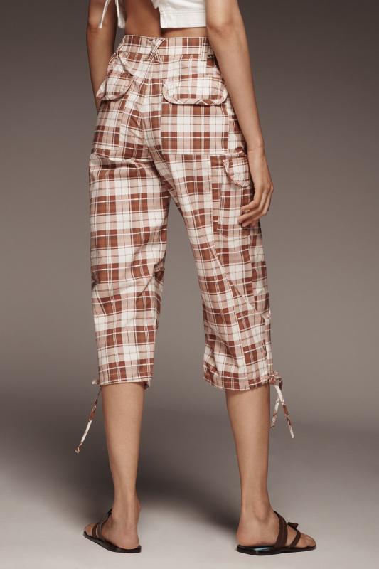 필크로 슬림 카고 카프리 팬츠 앤트로폴로지 한국 공식 스토어 유니크한 여성 패션 및 라이프스타일 편집샵 200개이상의 프리미엄 브랜드 여성 의류 액세서리 홈