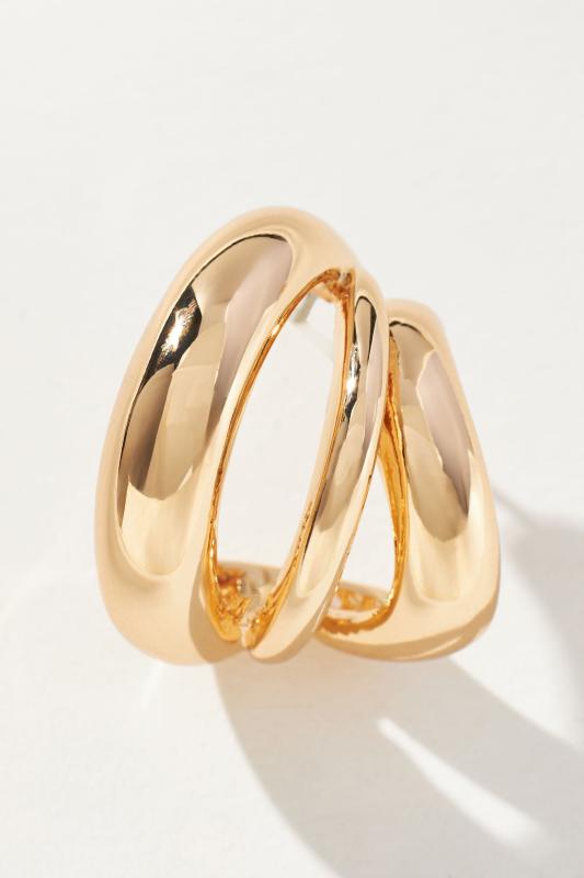 트리플 커브 허기 귀걸이 앤트로폴로지 한국 공식 스토어 유니크한 여성 패션 및 라이프스타일 편집샵 200개이상의 프리미엄 브랜드 여성 의류 액세서리 홈 인테리어