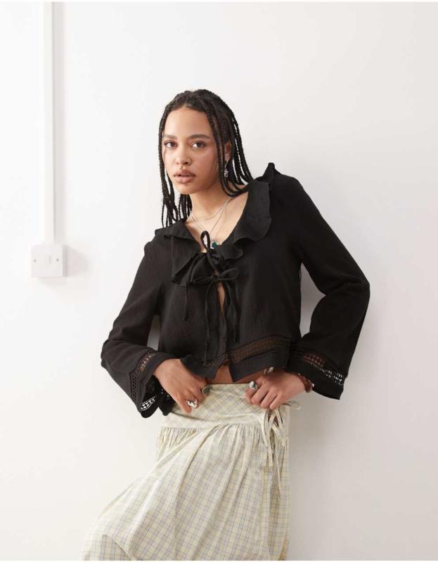 Reclaimed Vintage - Reclaimed Vintage フリルネックボアトップス（フルーテッドスリーブ をオンライン購入 ...