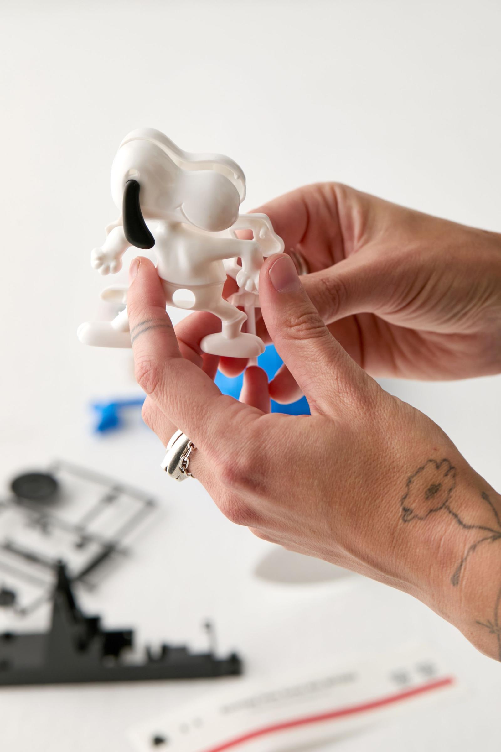 Peanuts Snoopy Is JOE COOL Motorized Plastic Model Kit | Urban ...