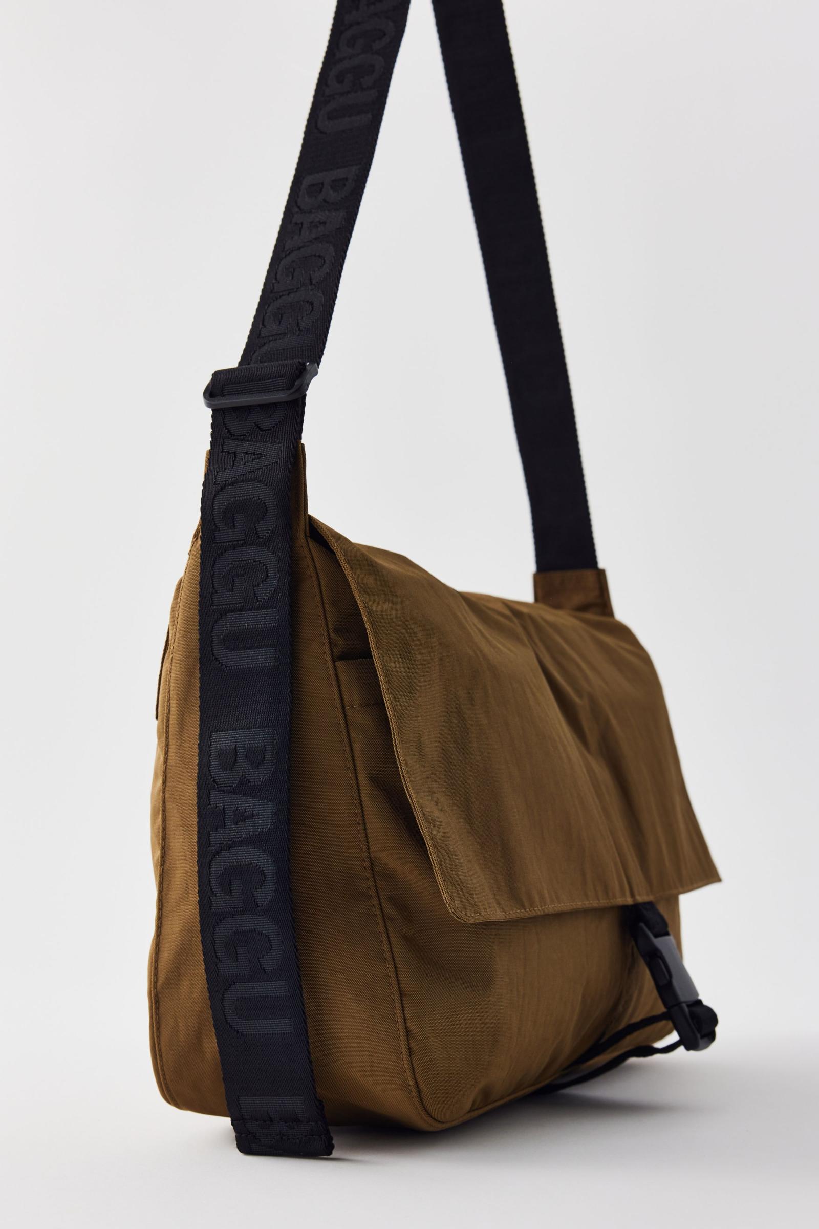 BAGGU Nylon Messenger Bag | Urban Outfitters Hong Kong - Clothing ...