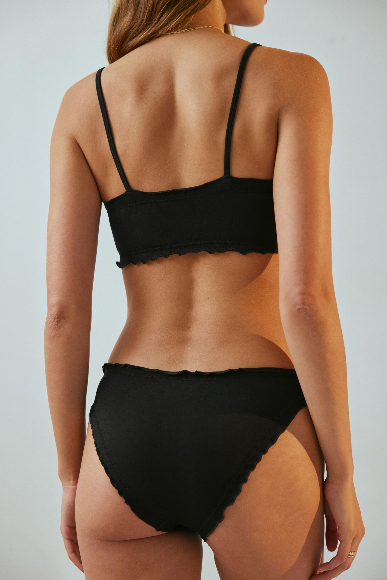 Conjunto de sujetador y braguita Out From Under con detalle de lazo | Urban Outfitters México ...