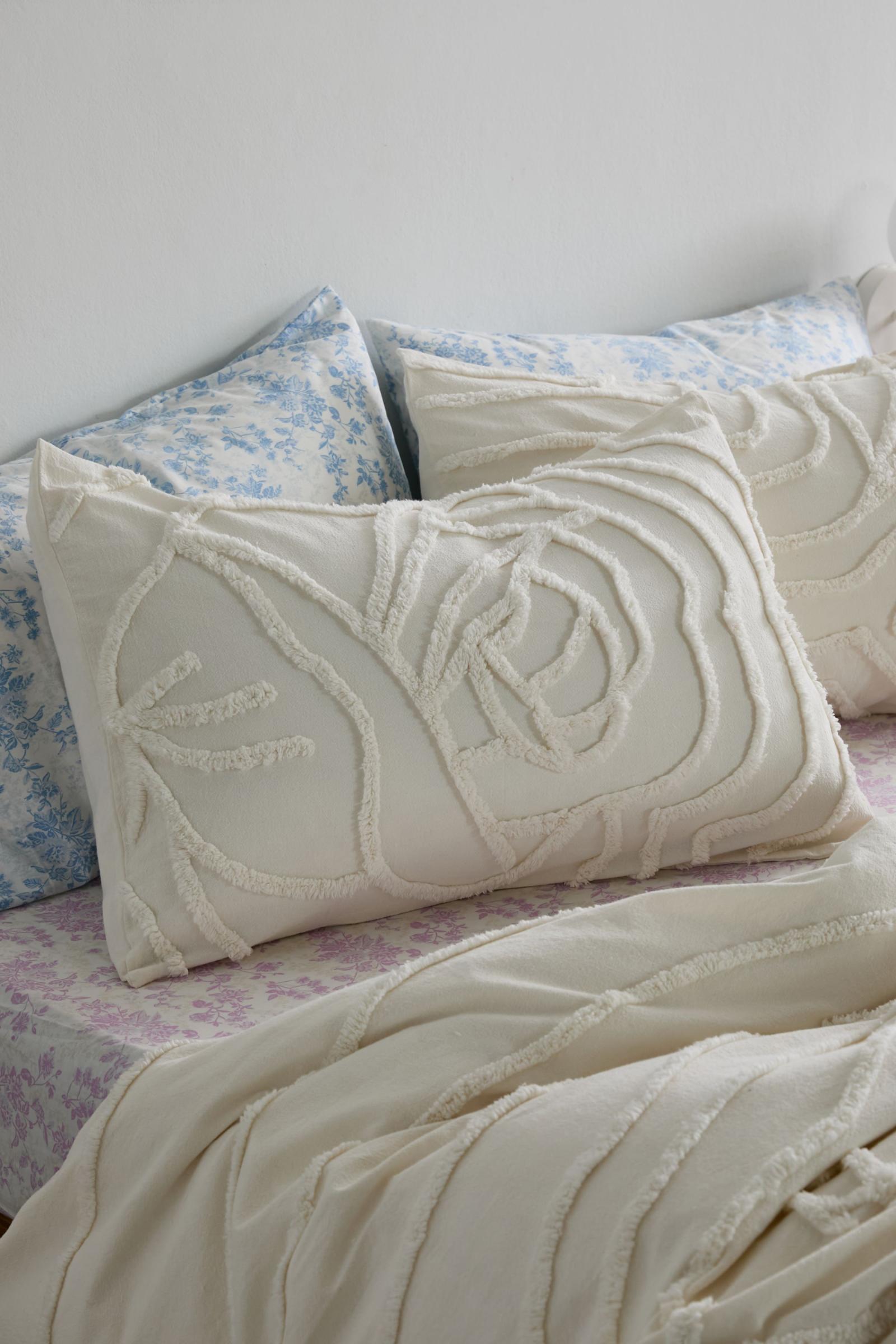 Rose Tufted Sham Set | Urban Outfitters Japan - Clothing, Music, Home ...