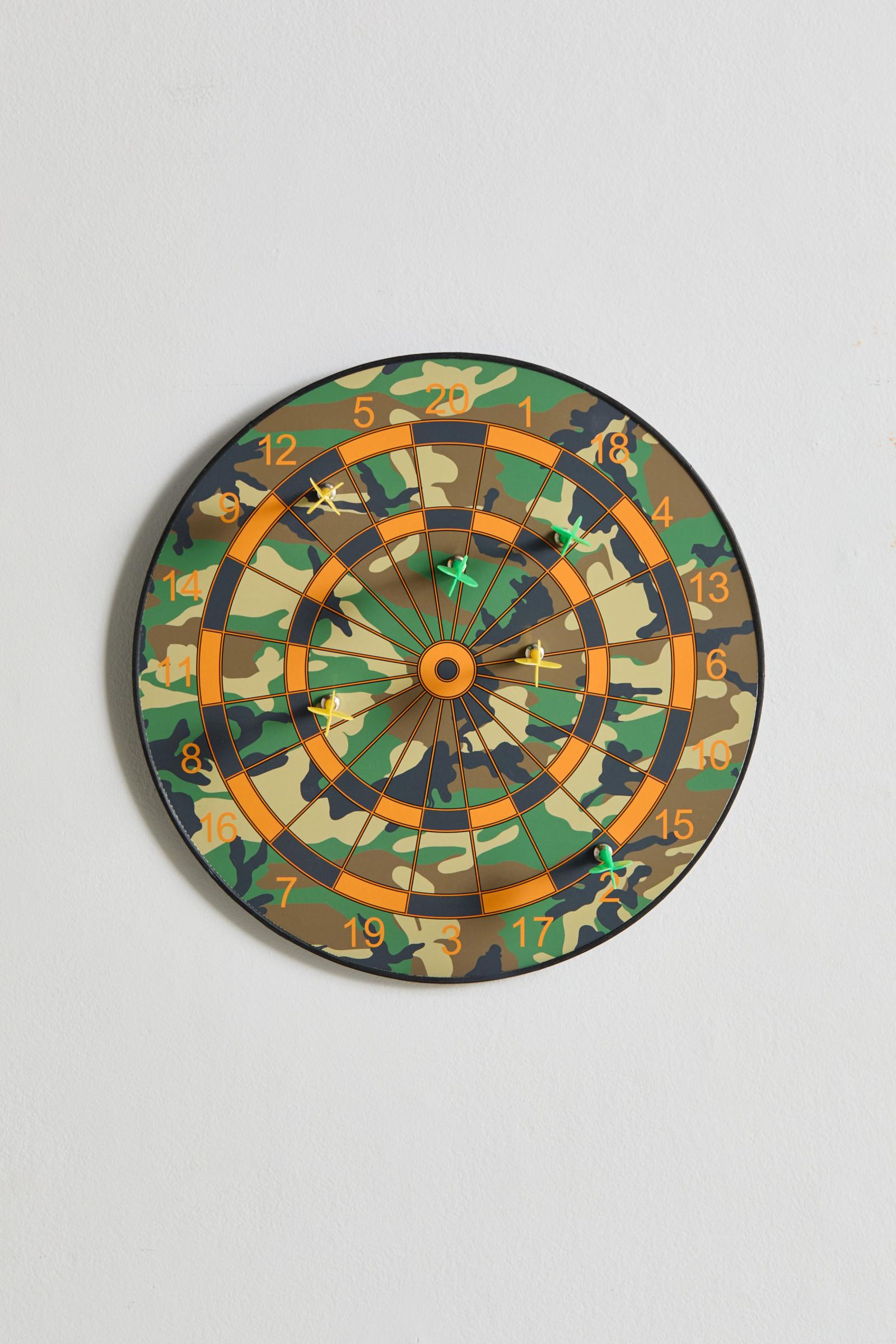 카모 자석 다트 보드 게임 어반 아웃피터스 한국 공식 스토어 라이프스타일 편집샵 여성 의류 남성 의류 홈 라이프 스타일 음반 및 사진용품