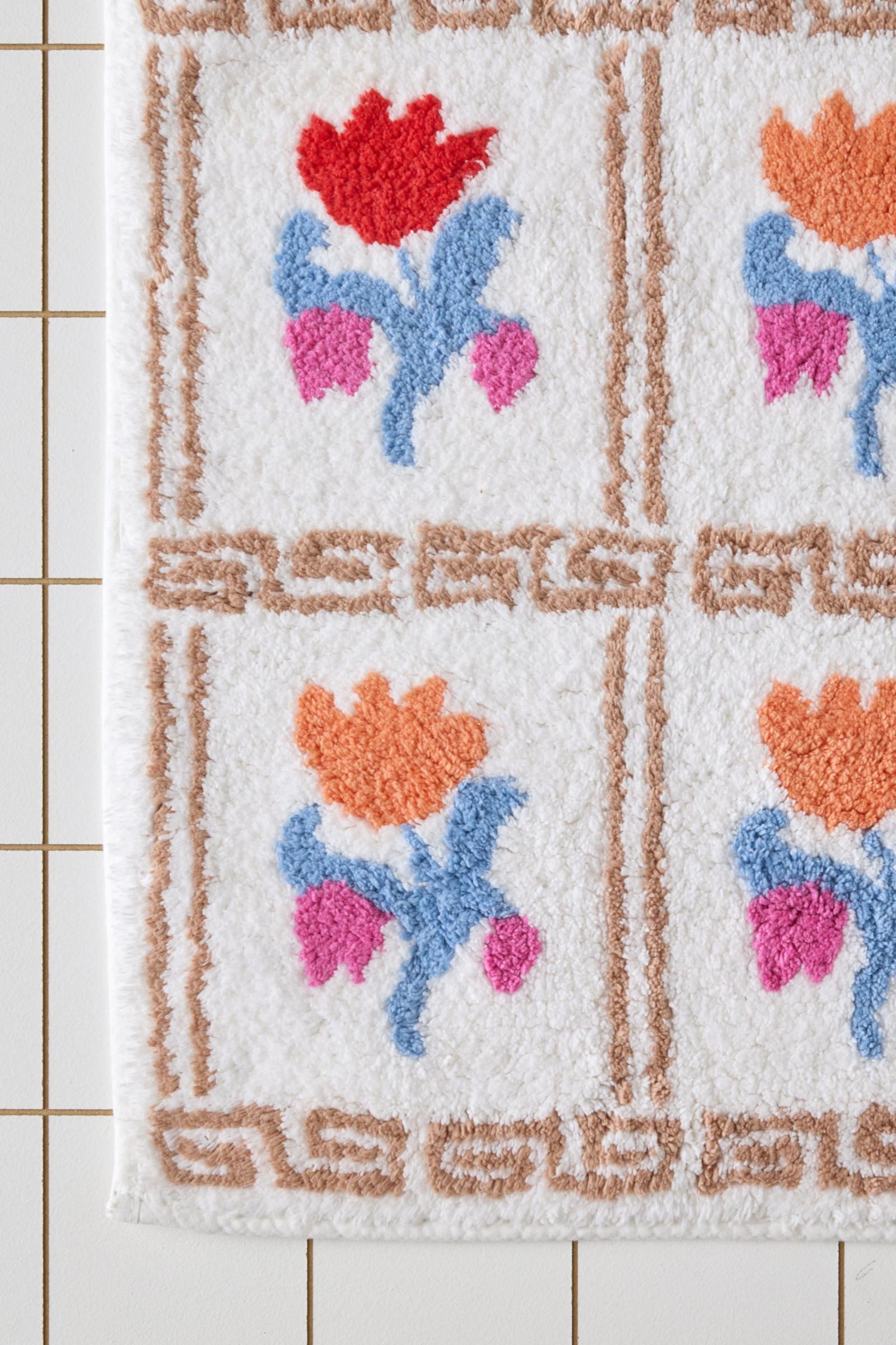 Bridgette Floral Tufted Bath Mat | Urban Outfitters Hong Kong ...