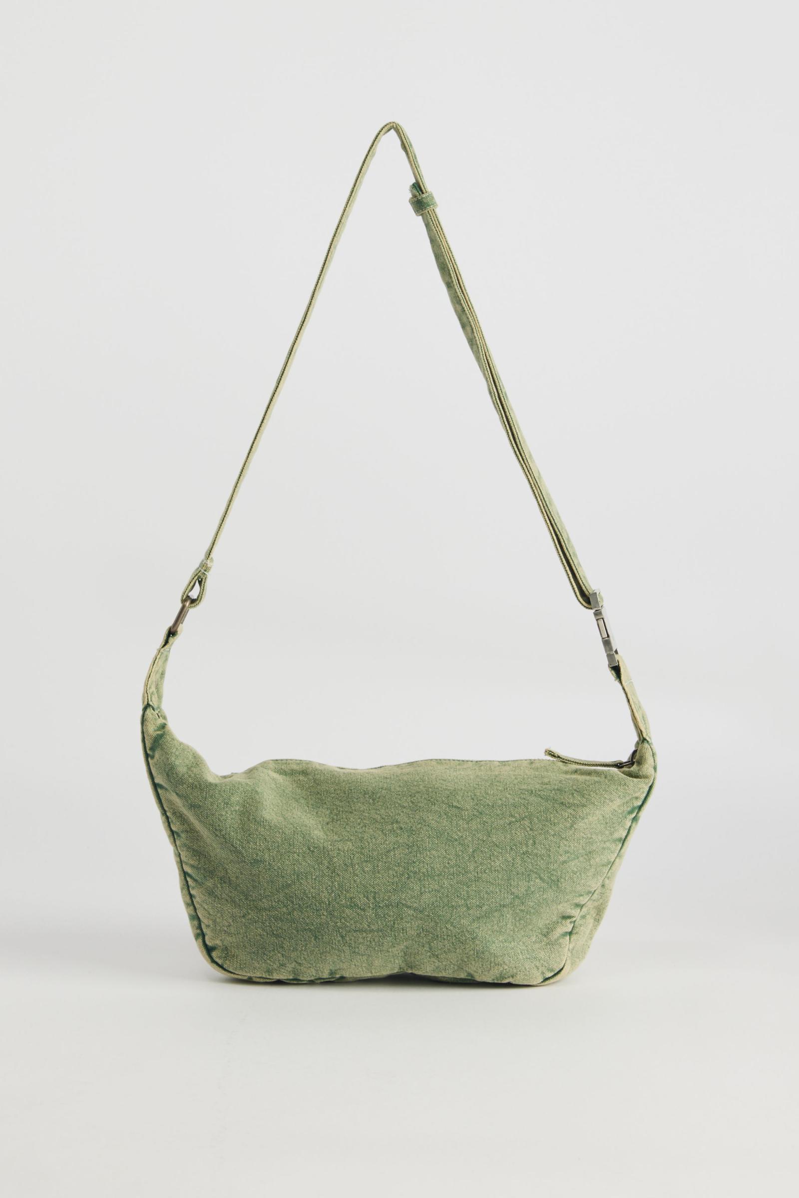 Multi-Pocket Denim Sling Bag | Urban Outfitters Mexico - Clothing ...