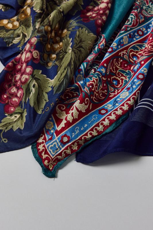 어반 리뉴얼 빈티지 스카프 어반 아웃피터스 한국 공식 스토어 라이프스타일 편집샵 여성 의류 남성 의류 홈 라이프 스타일 음반 및 사진용품