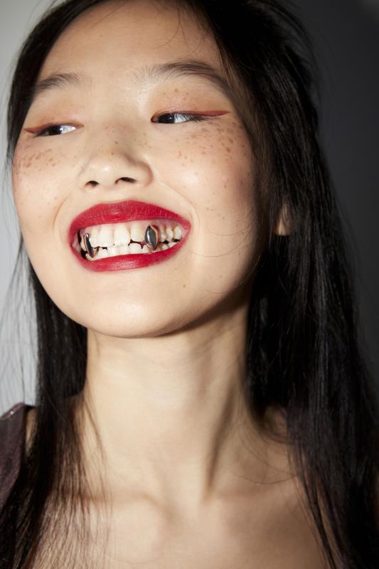 Stonehart Jewelry Classic Silver Fang Set | Urban Outfitters Singapore ...