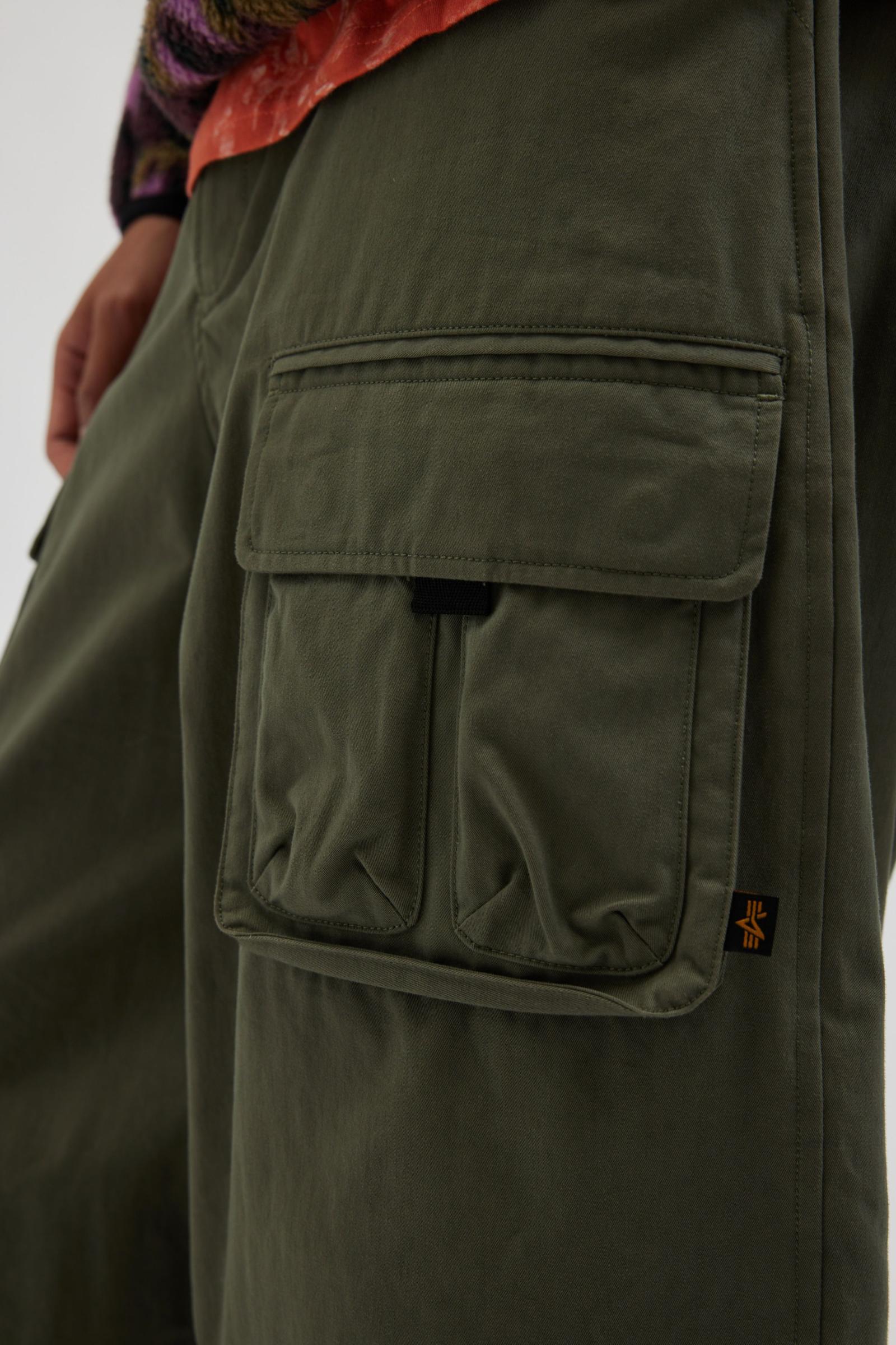 Alpha Industries Oversized Tech Pant | Urban Outfitters Japan ...