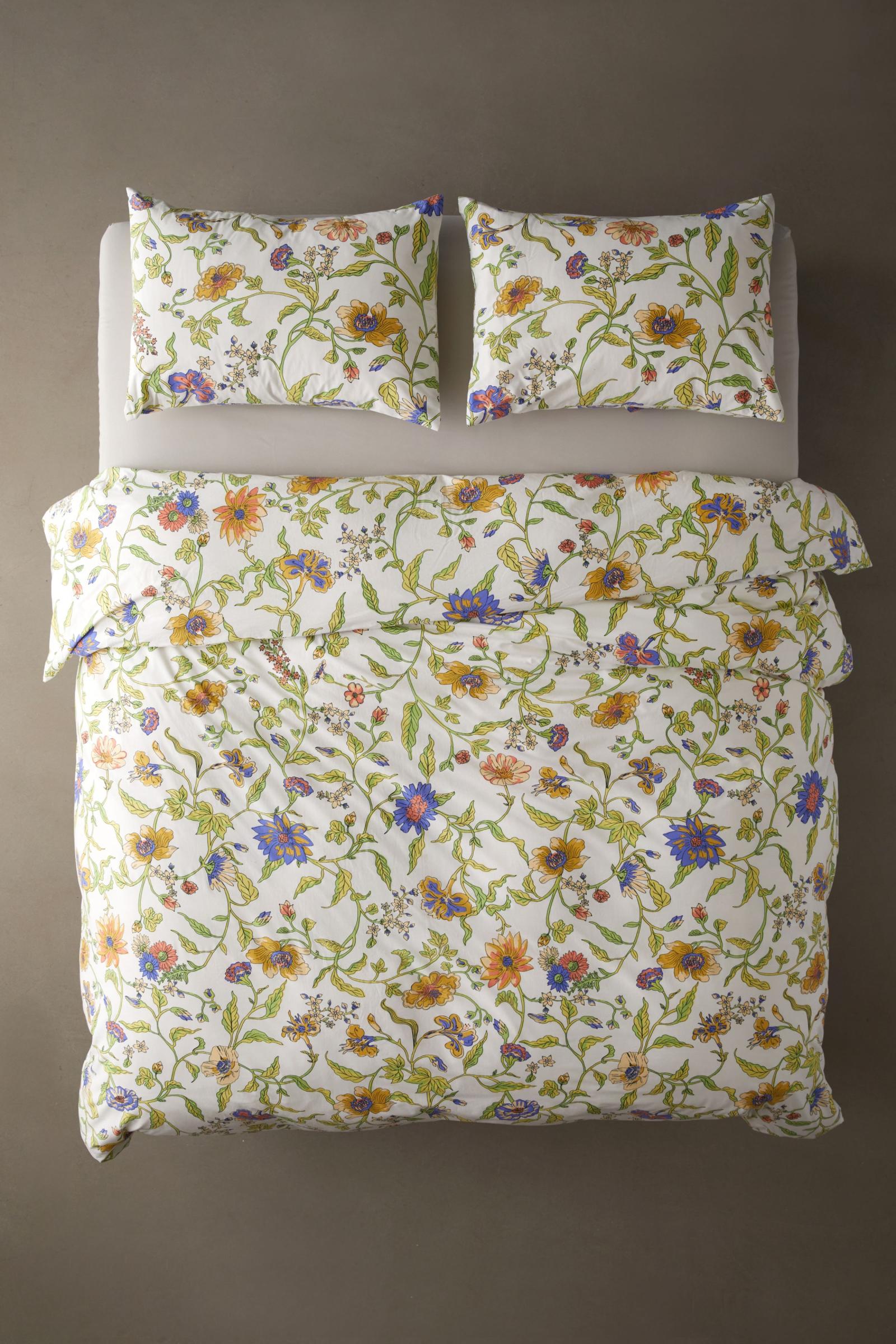 Ella Vine Floral Pattern Duvet Set | Urban Outfitters Singapore ...