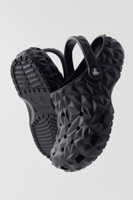 Crocs Classic Geometric Clog | Urban Outfitters Japan - Clothing, Music ...