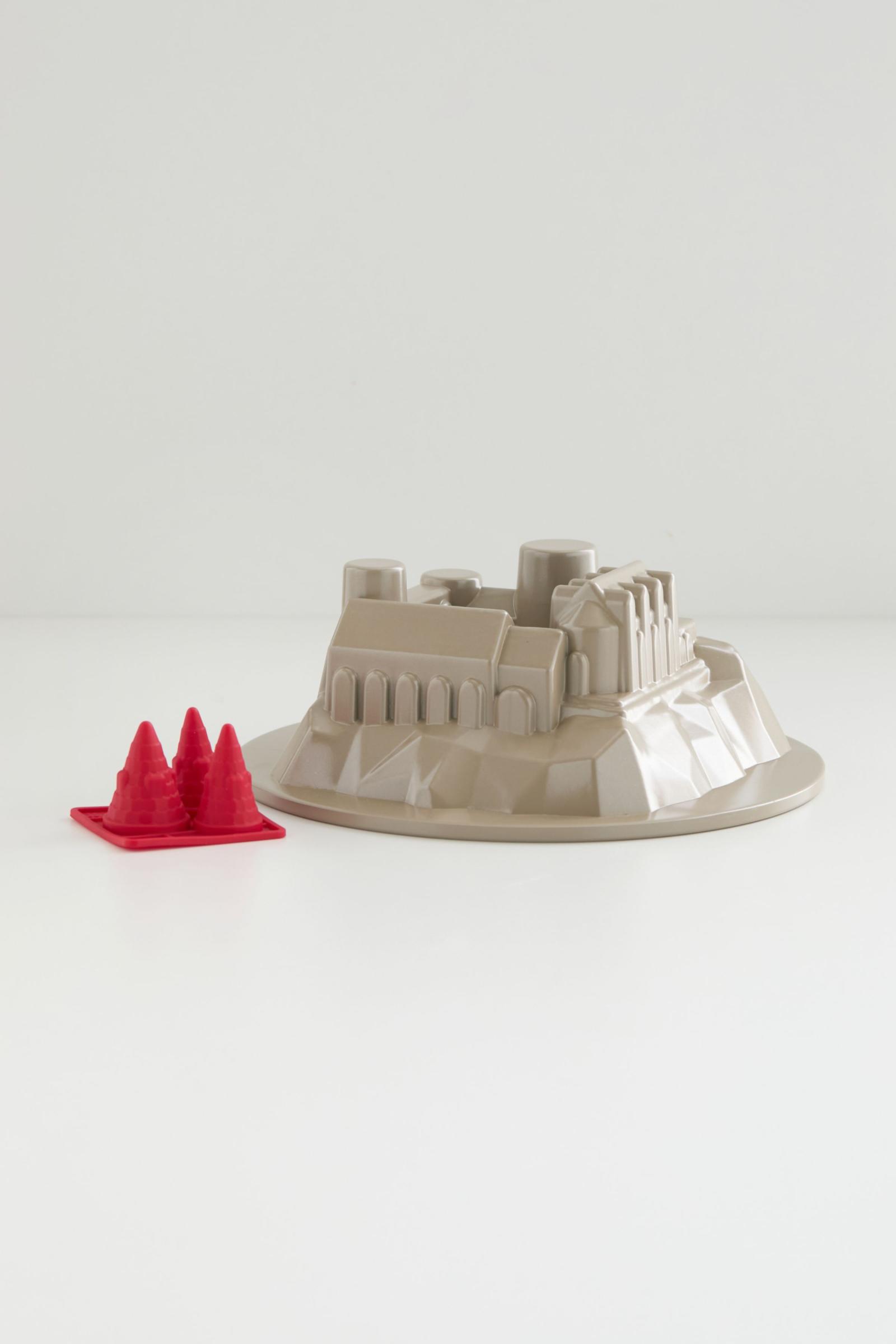 Harry Potter: Hogwarts In The Snow Cake Pan Set By Insight Editions ...