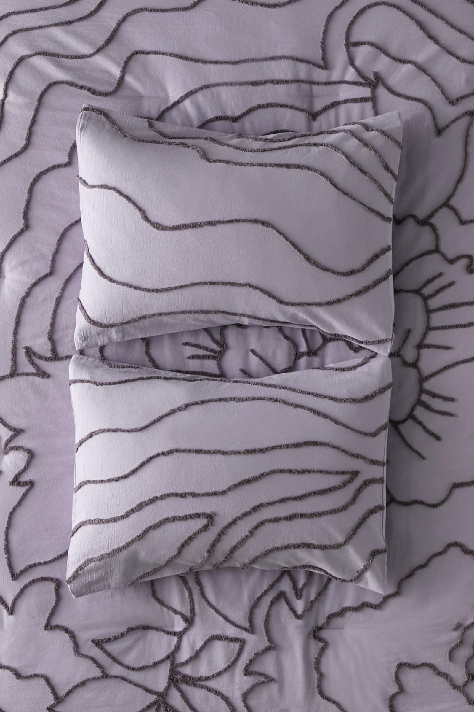 Margot Tufted Floral Sham Set | Urban Outfitters Korea - Clothing ...