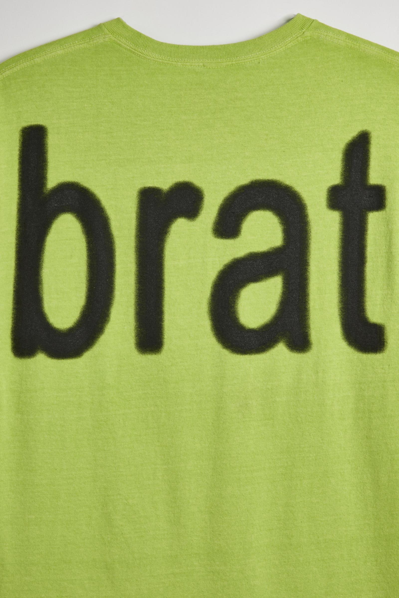 Charli XCX UO Exclusive Brat Graphic Tee | Urban Outfitters México ...