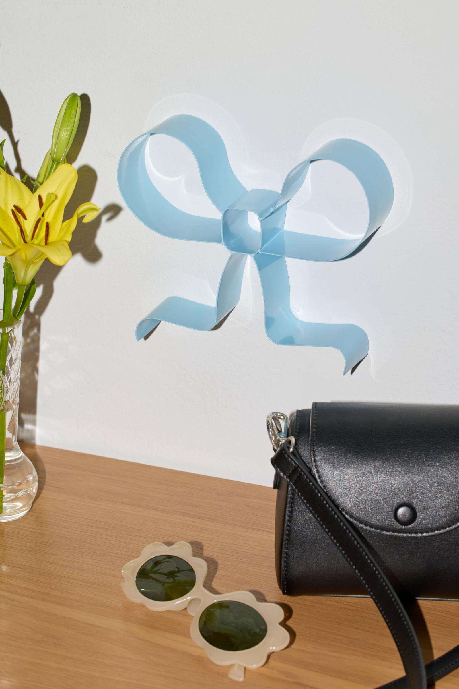 Small Bow Shaped Wall Shelf | Urban Outfitters Mexico - Clothing, Music ...