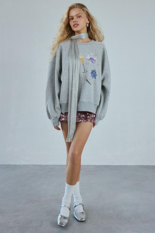 Kimchi Blue Tasha Party Icon Graphic Crew Neck Pullover | Urban Outfitters Taiwan - Clothing ...